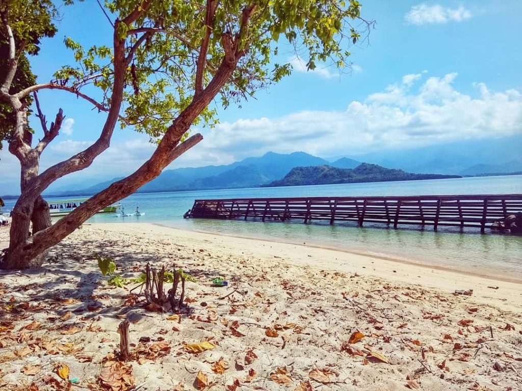 Wisata Air di Sulawesi Barat, dari Pantai Hingga Air Terjun Pesonanya ...