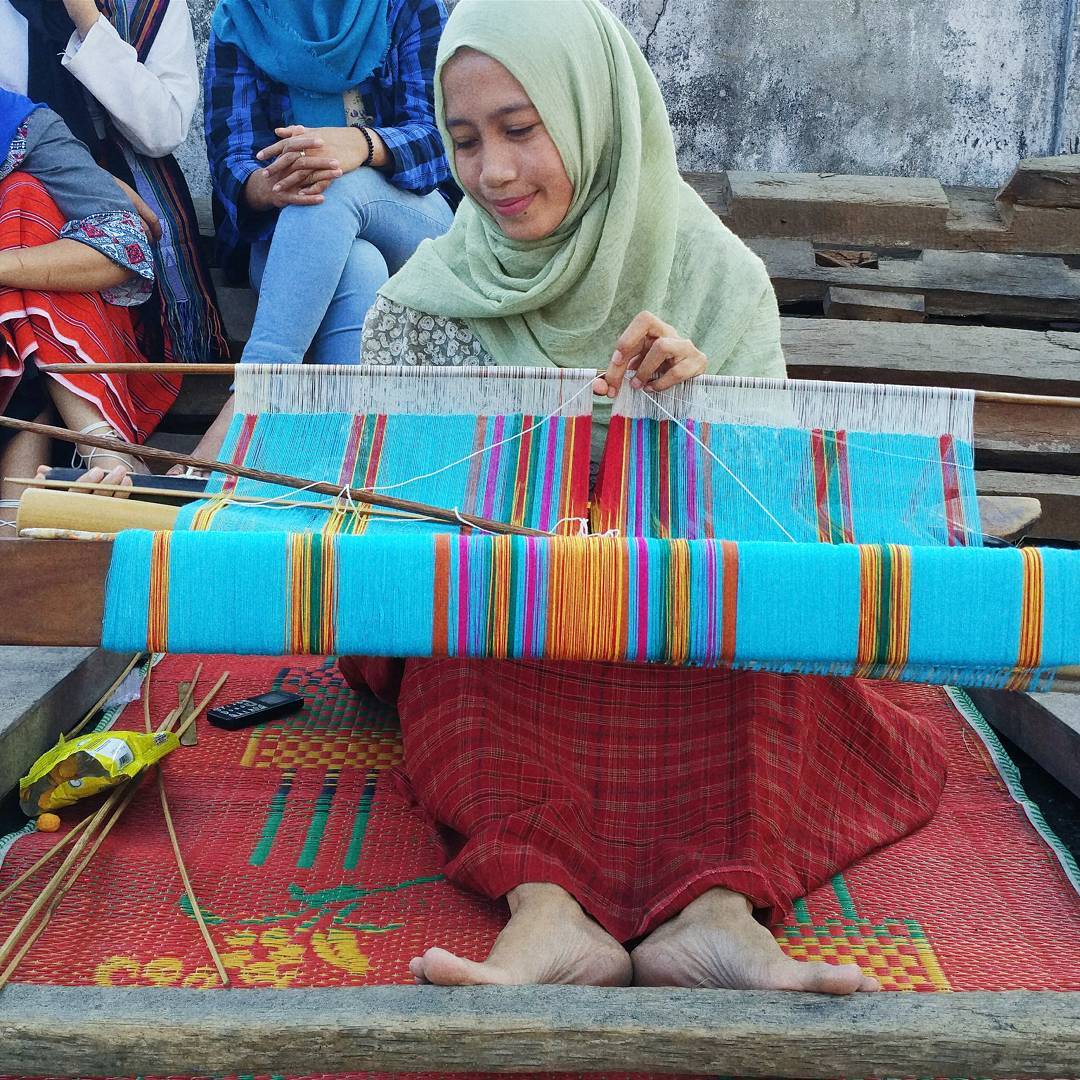 10 Desa Tenun di Indonesia, Berwisata Sekaligus Belajar Menenun Biar ...