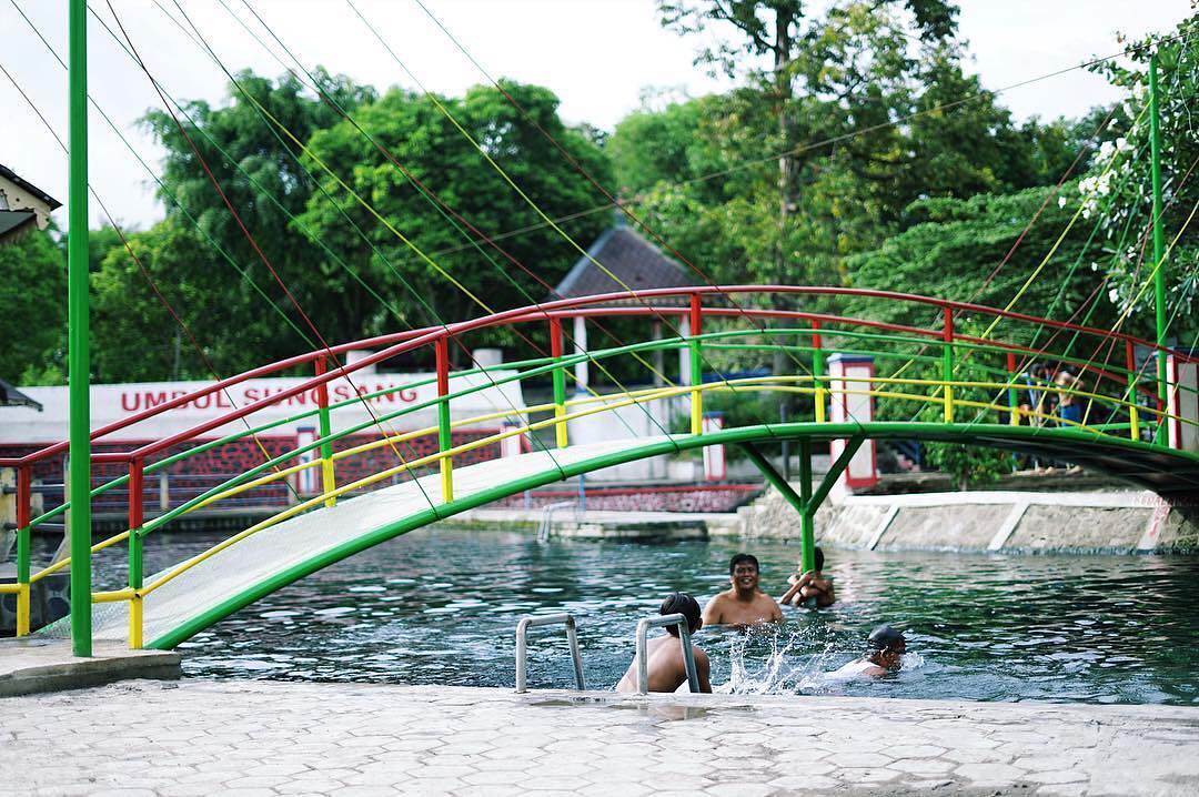 Segarnya Air Umbul Pengging Solo, Kolam Pemandian Peninggalan Kasunanan ...