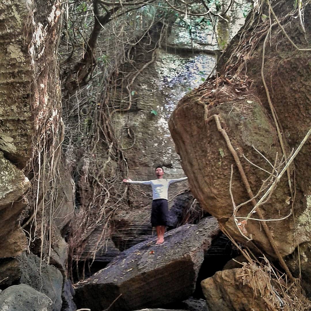 Objek Wisata Taman Batu Alami di Jawa Barat, Foto Cantik dengan Alam ...