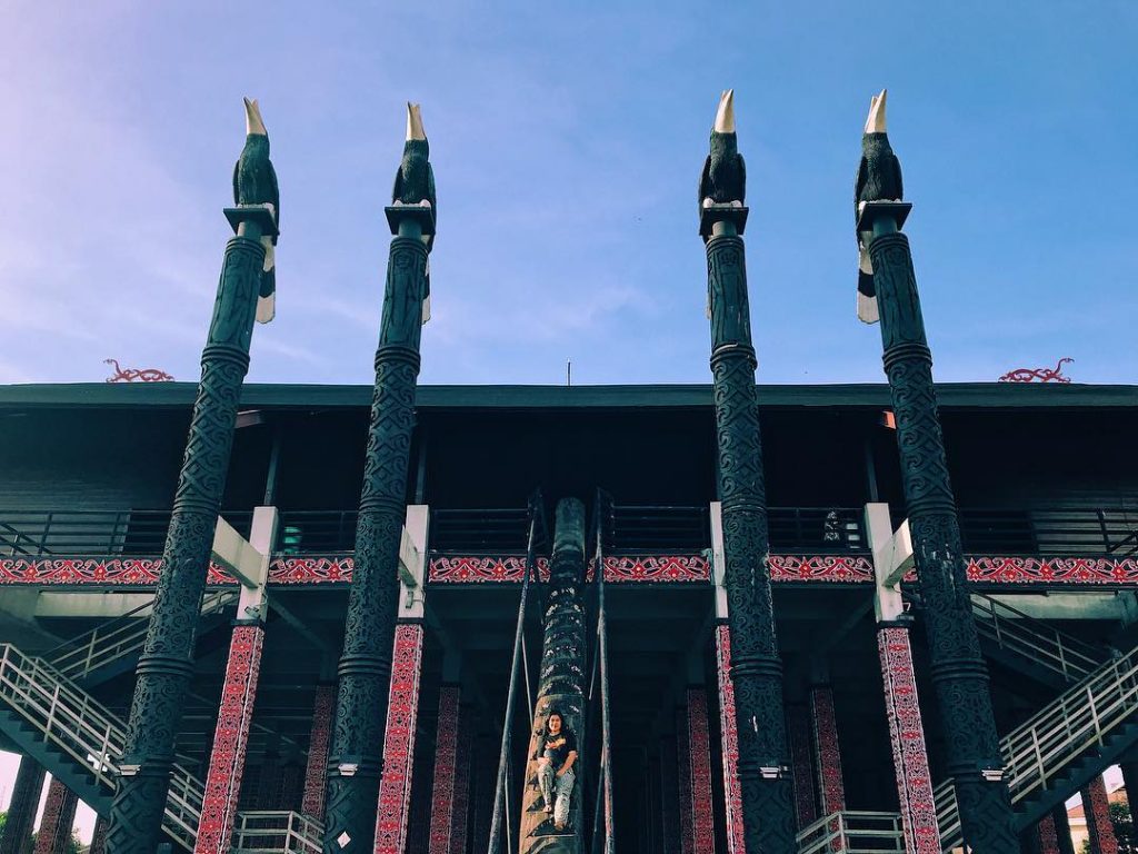 Berhasil Pecahkan Rekor MURI, Rumah Adat Radakng Menjadi Ikon Kota ...