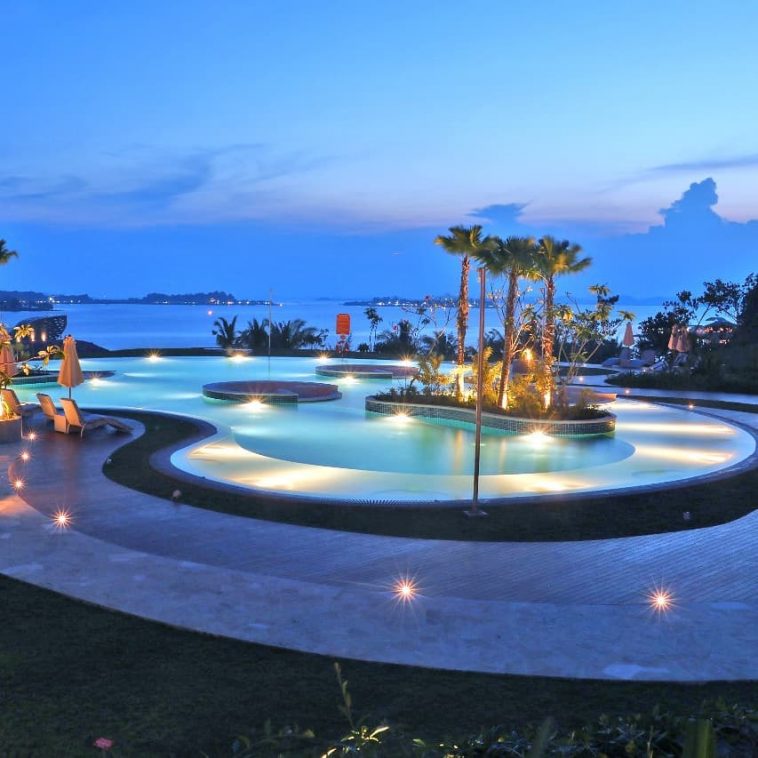 Menginap di Resort Tepi Pantai Batam, Berasa Pulau Pribadi!