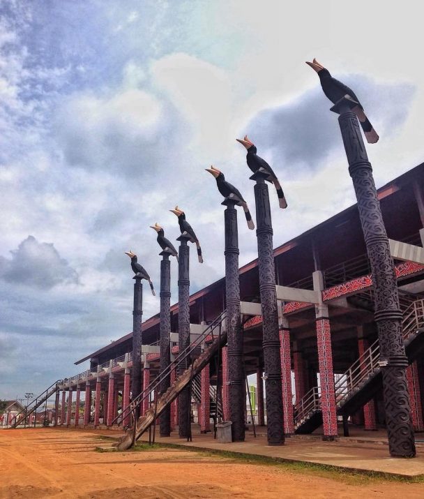 Berhasil Pecahkan Rekor MURI, Rumah Adat Radakng Menjadi Ikon Kota ...