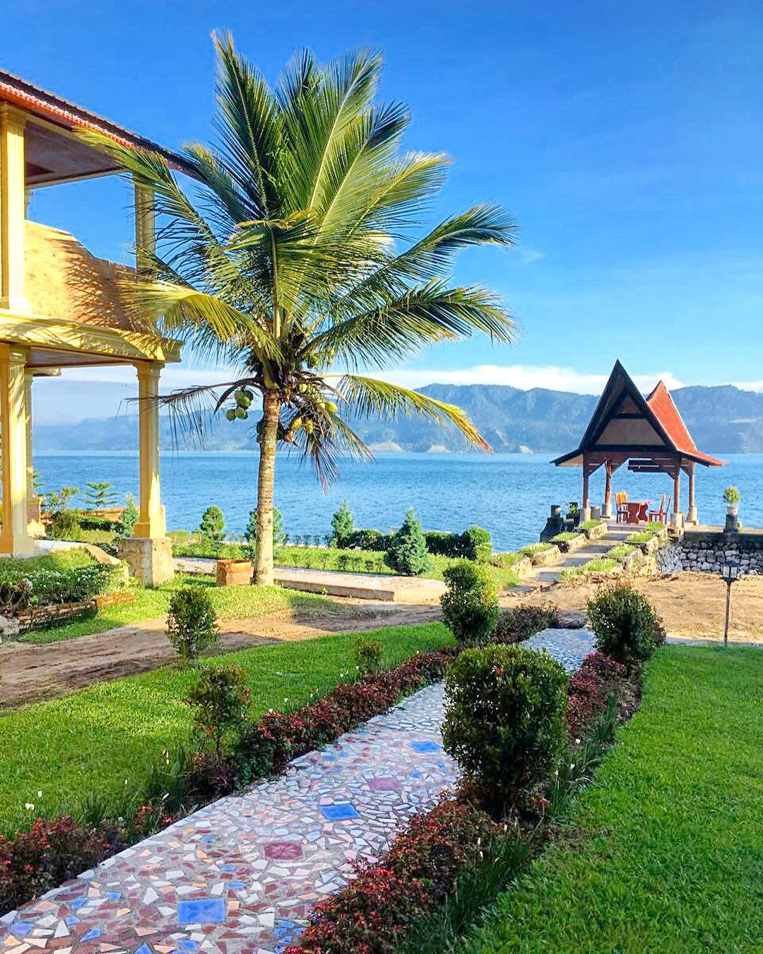 Mau Liburan Tapi Kantong Menipis? Ini Pilihan Akomodasi di Tepi Danau ...