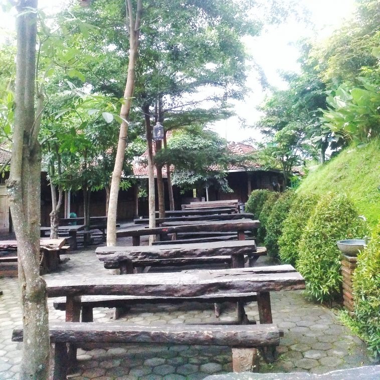 Wedangan Kampoeng, Restoran Jogja Berkonsep Jawa Klasik