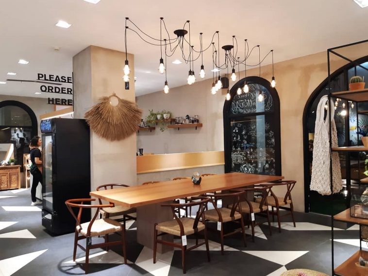 Kafe Ala Bali di Bandung, Sekali Masuk Serasa Dibawa Ke Pulau Dewata