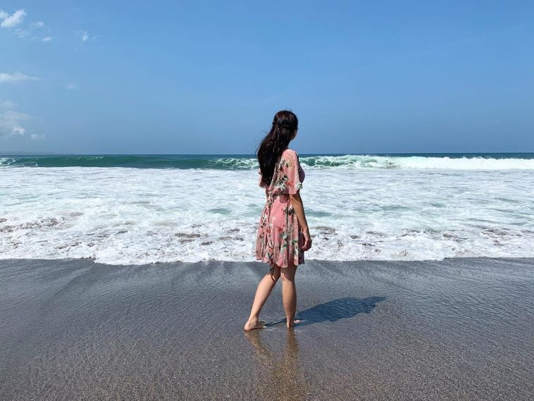 Outfit Liburan serba Rok ala Aura Kasih, Cocok Buat Liburan ke Mana Saja