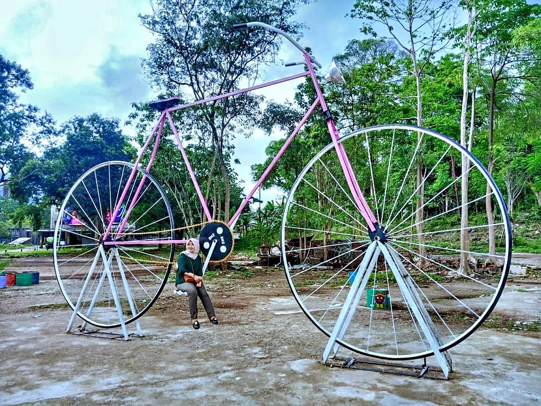 Liburan ke Tonasa Park Yuk! Bekas Pabrik Raksasa yang Disulap Jadi ...