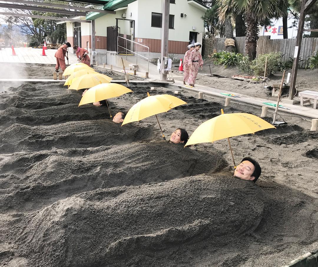 Spa Unik di Negara-negara Asia, Mulai dari Dikubur Dalam Pasir sampai ...