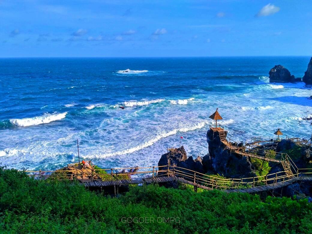 Garden Beach di Gunungkidul, Menikmati Pantai Jogja dengan Suguhan Batu ...