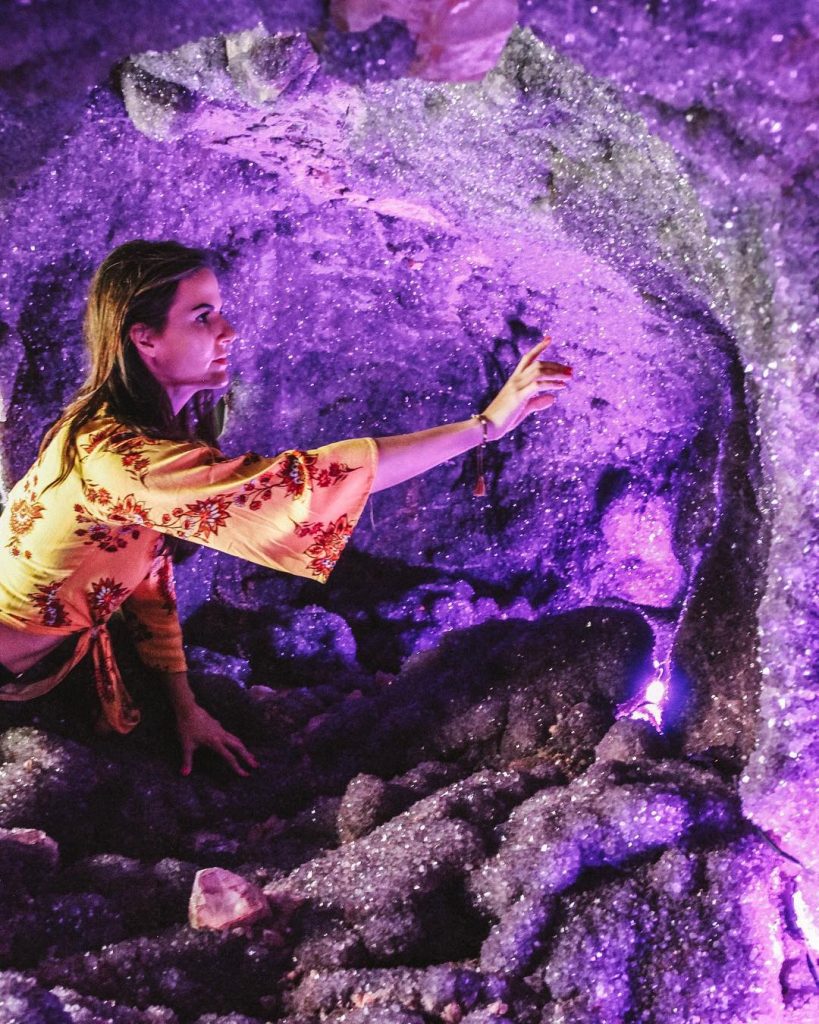 Crystal Castle Australia, Punya Gua Kristal yang Akan Membuatmu Merasa ...