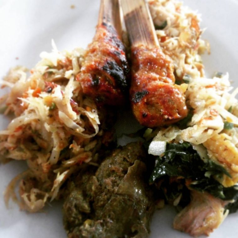 Lawar Kuwir di Bali, Kuliner Pulau Dewata yang Ramah Muslim