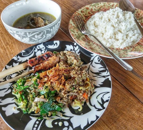 Lawar Kuwir di Bali, Kuliner Pulau Dewata yang Ramah Muslim
