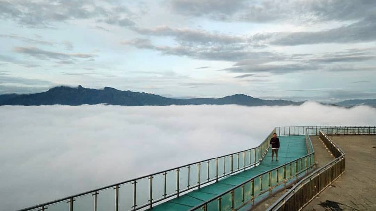 Takperlu ke China, Jembatan Kaca Buntu Burake Siap Tantang Adrenalinmu ...