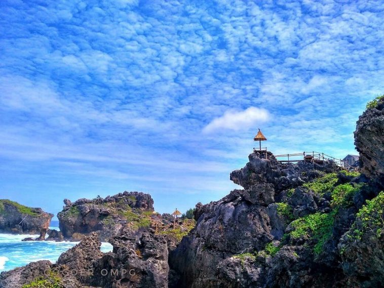 Garden Beach di Gunungkidul, Menikmati Pantai Jogja dengan Suguhan Batu ...