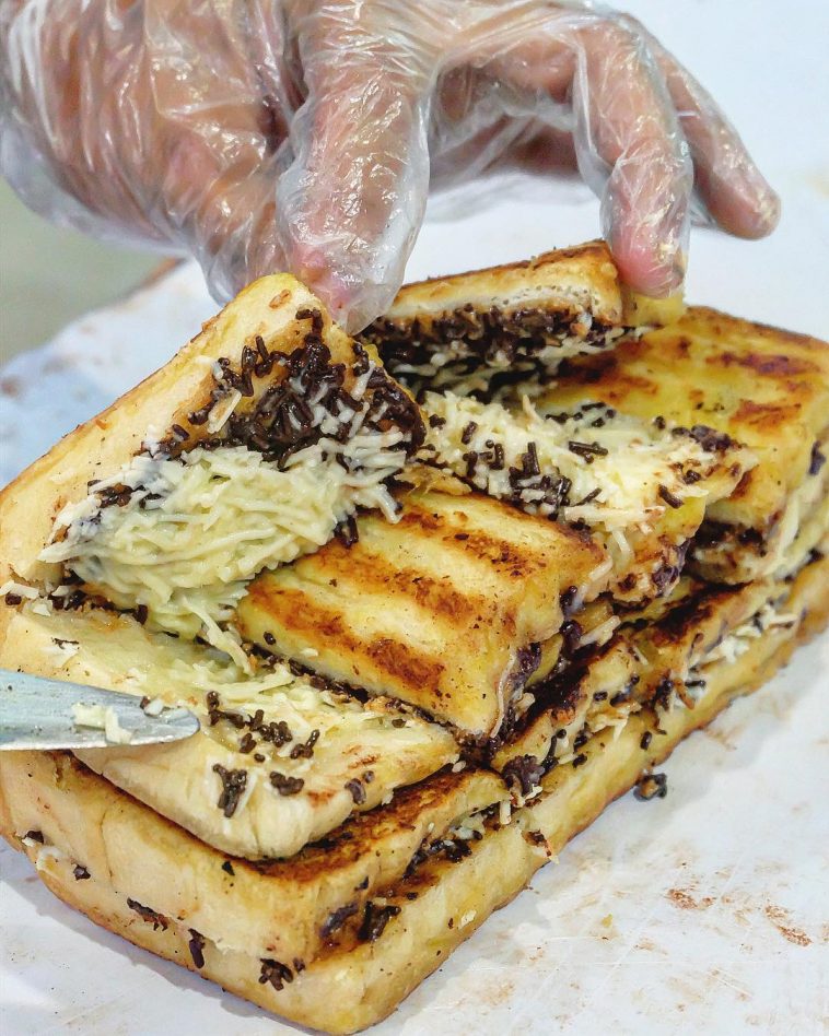 Roti Bakar Cari Rasa, Pilihan Camilan Legendaris Saat Jelajah Bandung