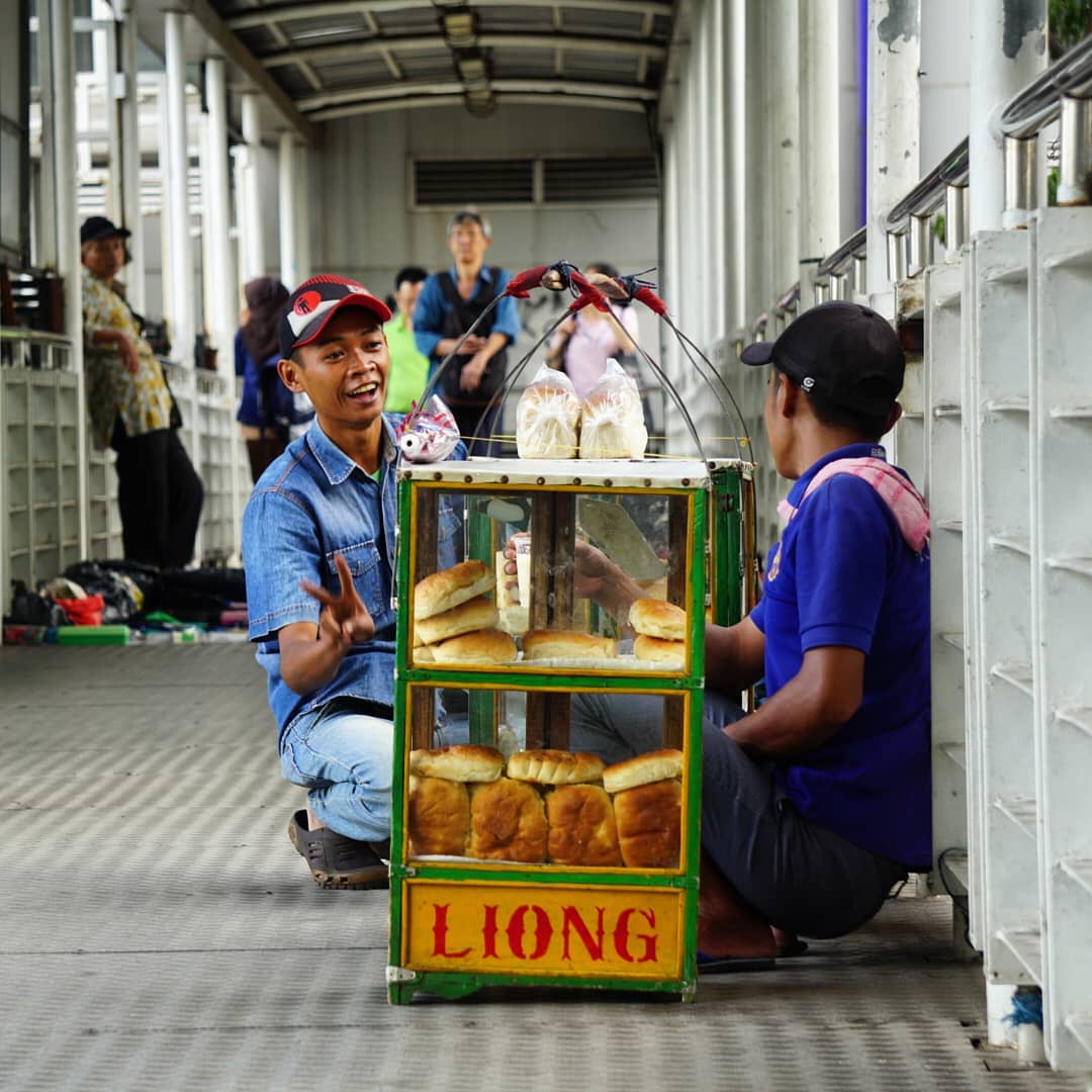 Roti Liong, Kuliner Jadul Pertahankan Cara Masak Lama Tanpa Mesin