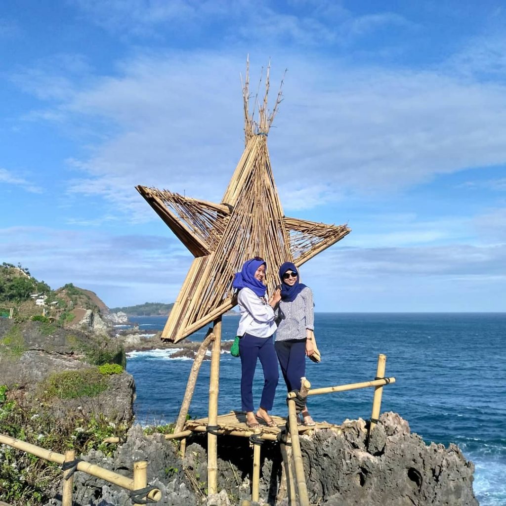 Garden Beach di Gunungkidul, Menikmati Pantai Jogja dengan Suguhan Batu ...