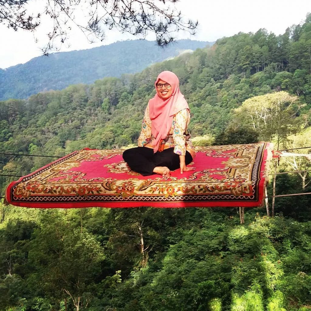 Jadi Aladin dan Yasmin Sedetik di Spot Foto Permadani Terbang, Seru ...