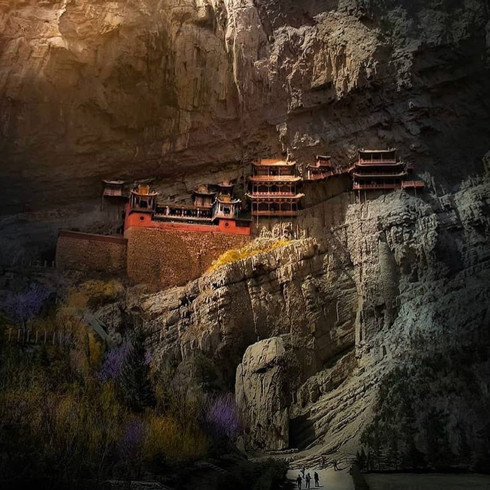Berkunjung ke Kuil Gantung di China Berusia 1500 Tahunan Ini, Berani?