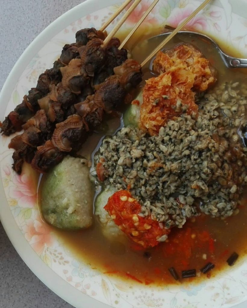 Lontong Kupang Bu Wito, Nikmatnya Olahan Kerang Kecil di Surabaya Sejak ...