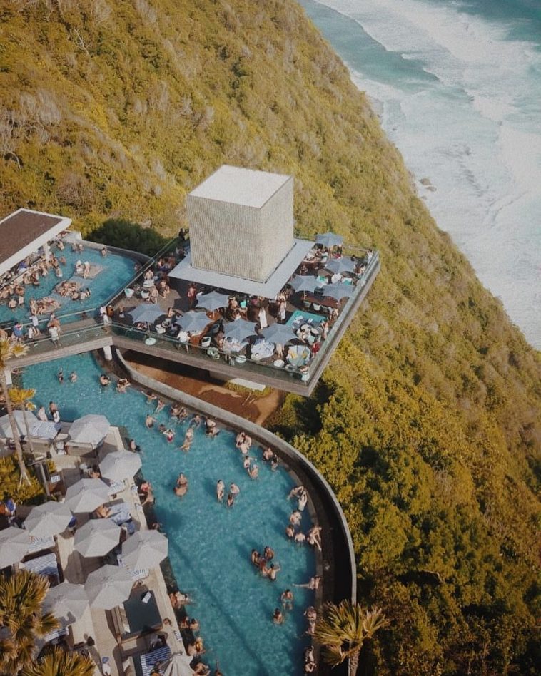 Inilah Pilihan Destinasi Wisata di Bali, Momen Liburan Rina Nose ...