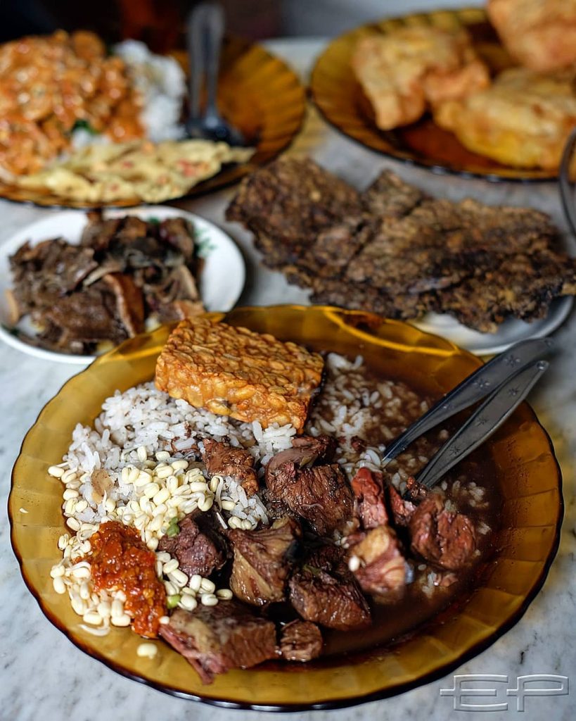 Rawon Rampal Malang yang Melegenda Sejak 1950, Pertahankan Resep Turun ...