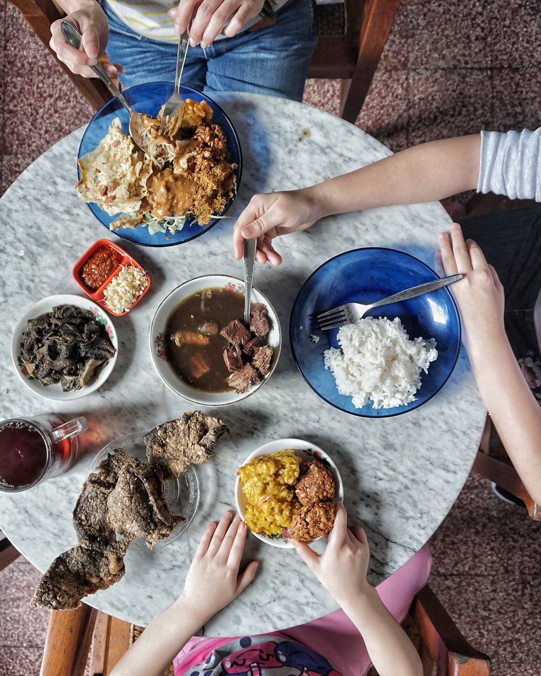 Rawon Rampal Malang yang Melegenda Sejak 1950, Pertahankan Resep Turun ...