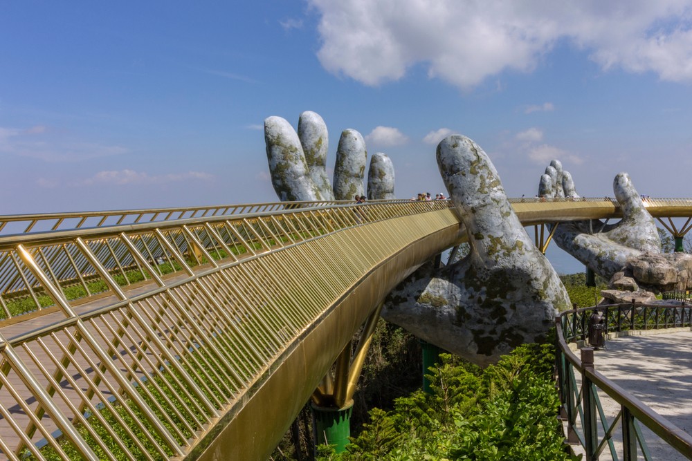 Uniknya Patung Bentuk Tangan di Dunia, Indonesia Juga Punya