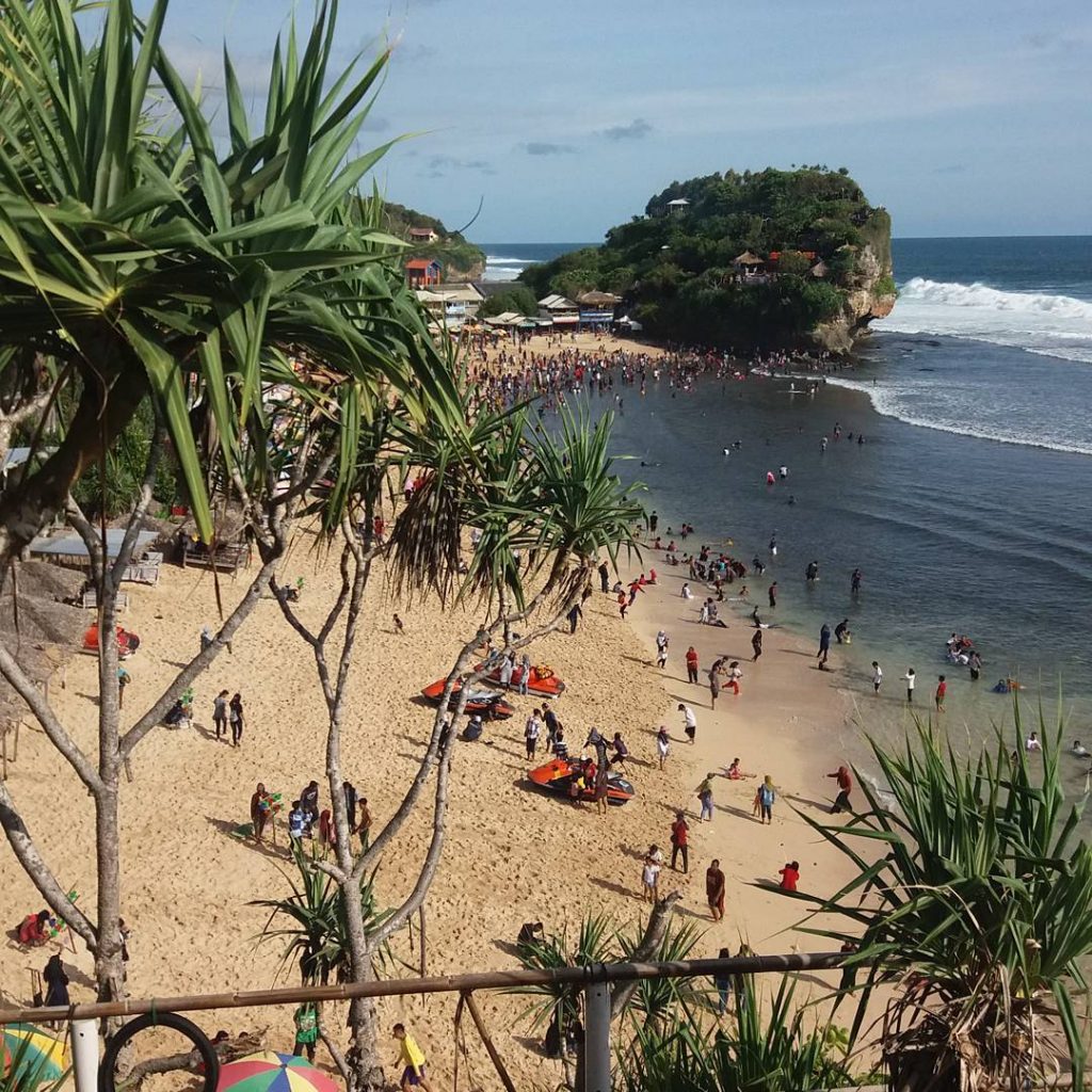 Pantai Indrayanti, a Clean Beach with Indian Ocean View