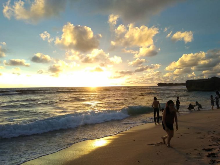 Pantai Indrayanti, a Clean Beach with Indian Ocean View