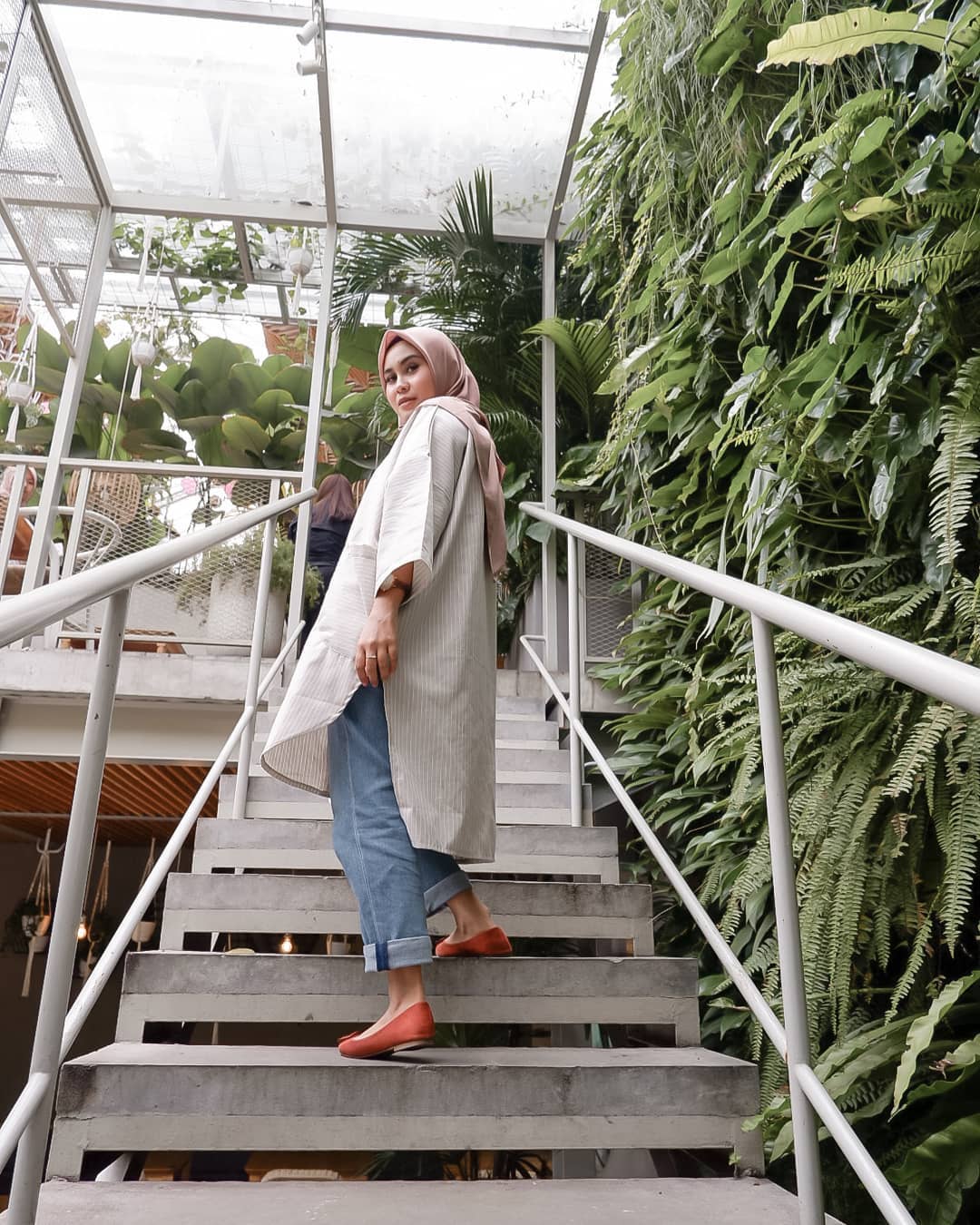 Kafe Tema Tropis di Bandung, Nyaman untuk Nongkrong Fotogenic buat Dibidik