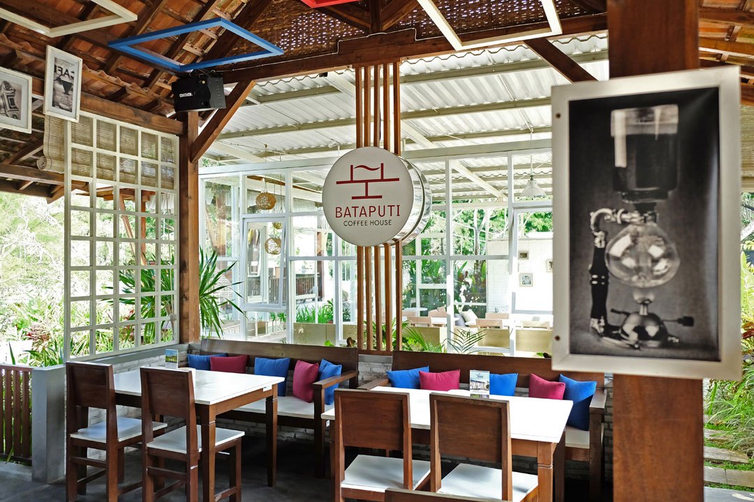 Kafe dengan dinding kaca di Malang Raya, Instagenic Bikin Feeds Cantik