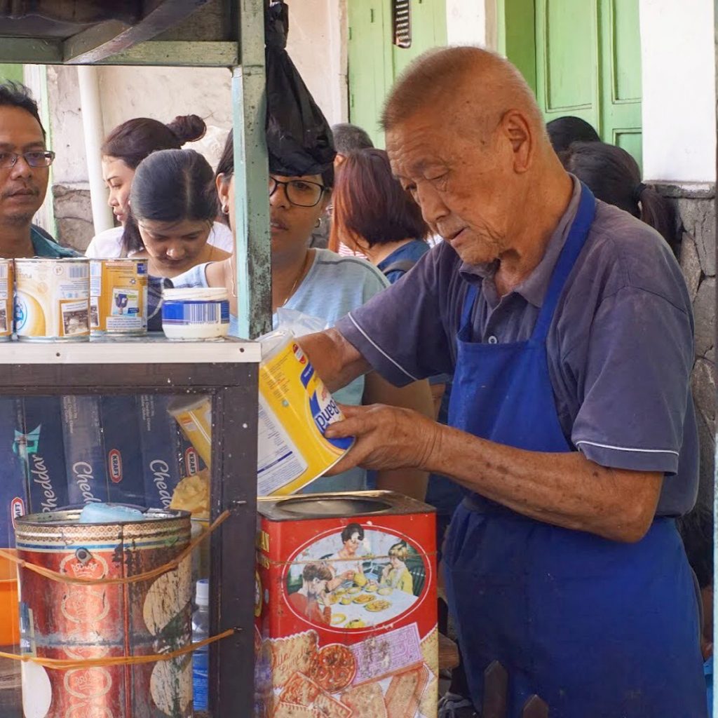 Martabak Encek di Gang Aut Bogor, Legendaris dengan Cara Pengolahan ...