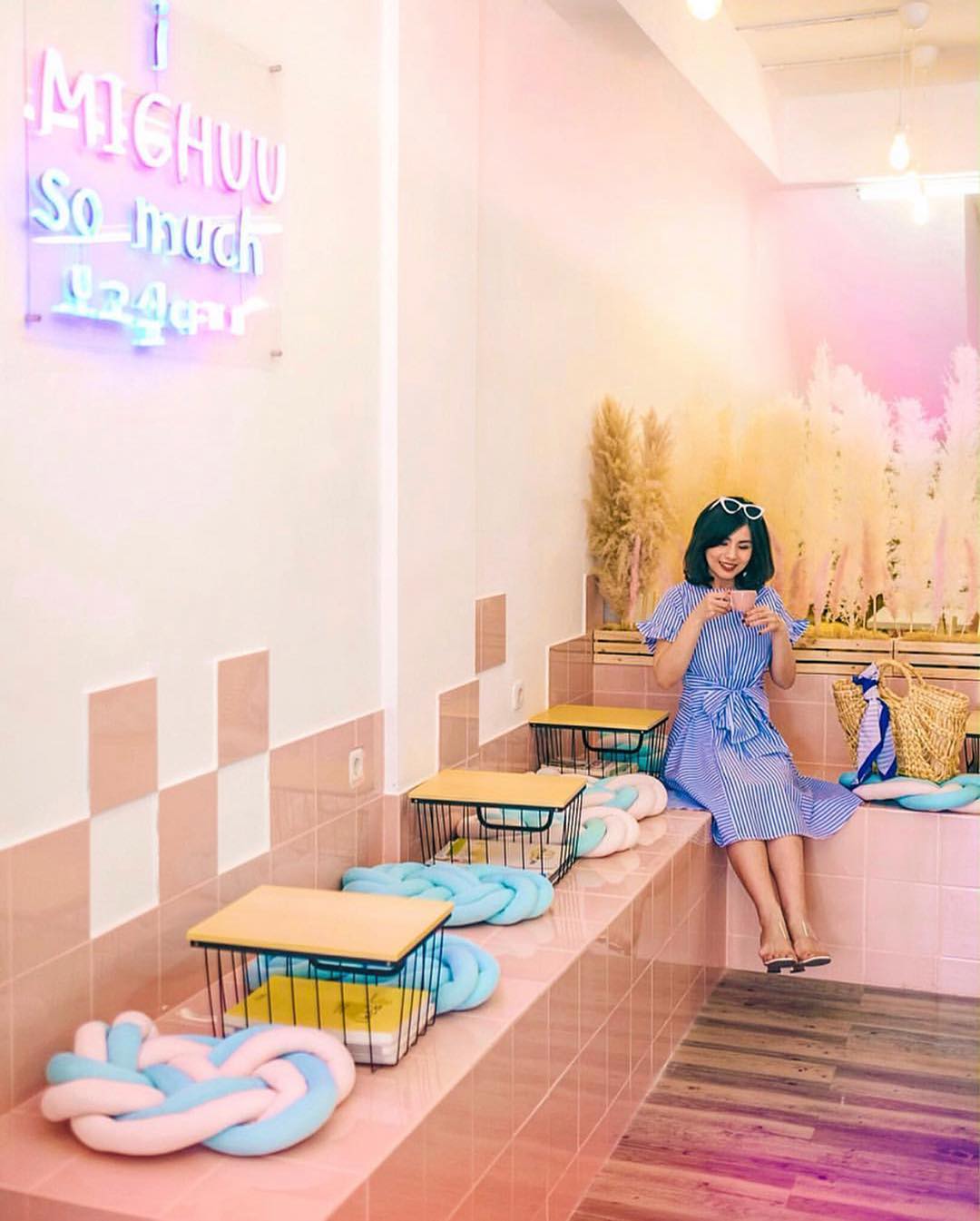 Michuu Korean Coffee House di Surabaya, Spot Hangout Baru ala Korea ...