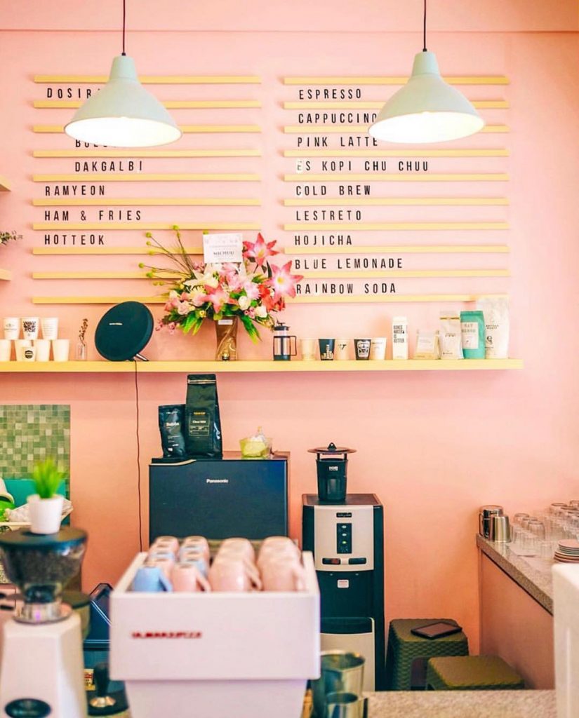 Michuu Korean Coffee House di Surabaya, Spot Hangout Baru ala Korea ...