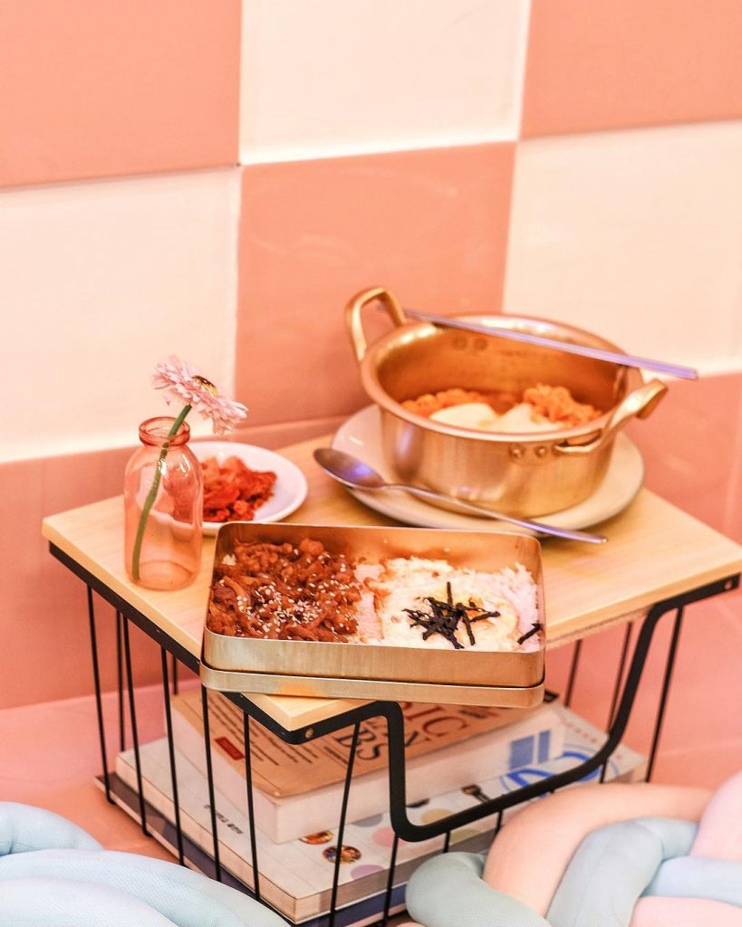 Michuu Korean Coffee House di Surabaya, Spot Hangout Baru ala Korea ...