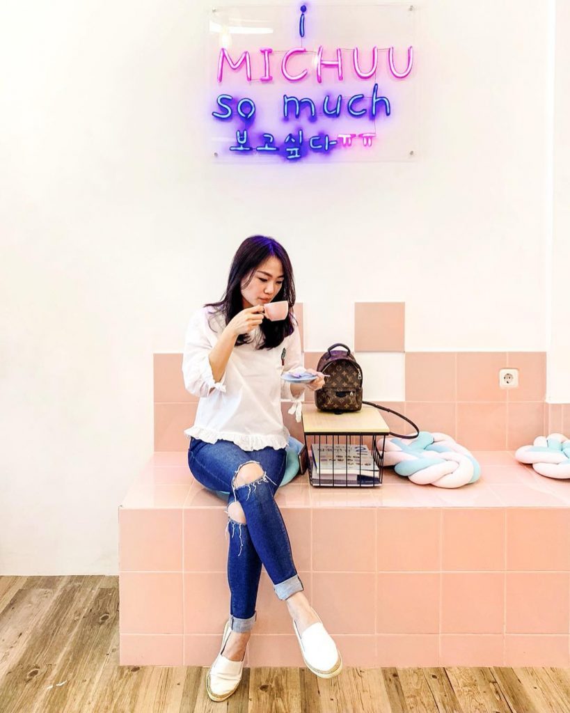 Michuu Korean Coffee House di Surabaya, Spot Hangout Baru ala Korea ...