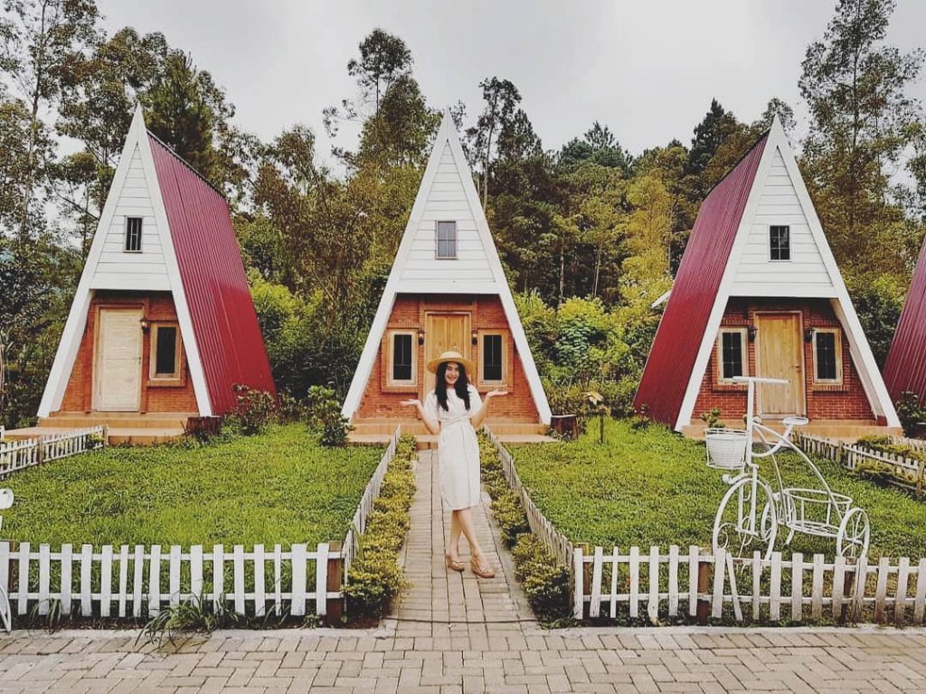 Wisata dengan Spot Foto Rumah Segitiga, Trend Baru Liburan Lebaran yang ...