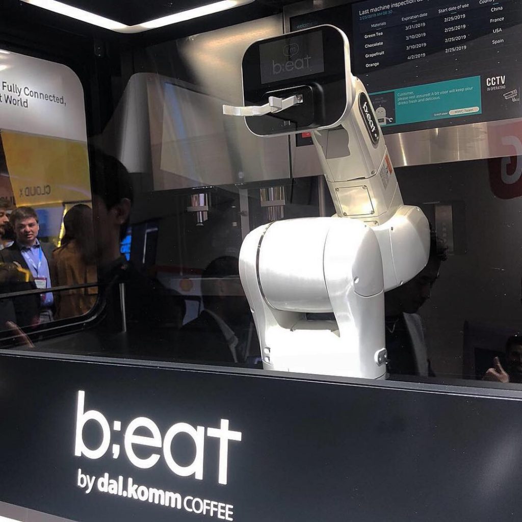 Wisata Pecinta Teknologi di Seoul Suguhkan Cafe Robot 5G Pertama di ...