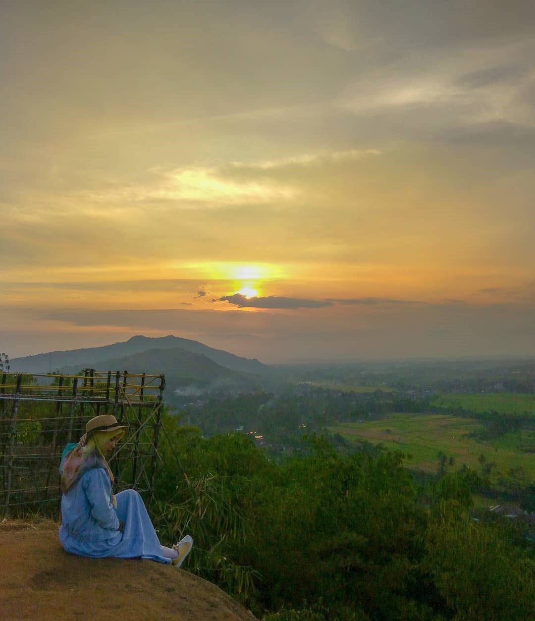 Suguhkan Pemandangan Alam Asri, Ini Spot Terbaik Nikmati Sukabumi dari ...