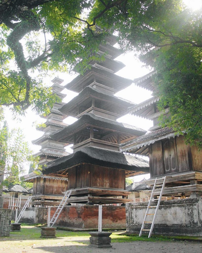 Exploring Pura Meru, the Biggest Temple in Lombok