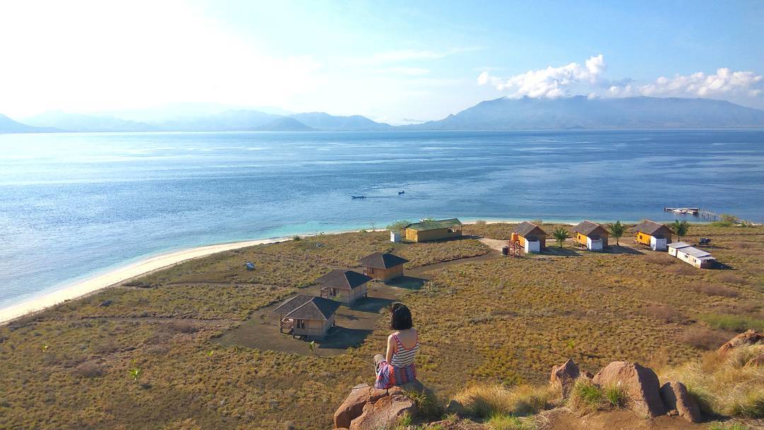 Paserang Island, a Wonderful Grassland in the Middle of Alas Strait