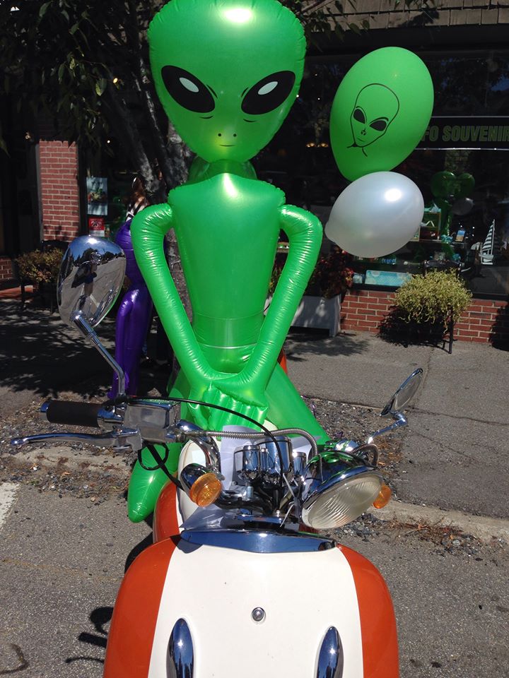 Festival Serba Alien di Dunia, Berasa Hidup Bareng Makhluk Luar Angkasa!