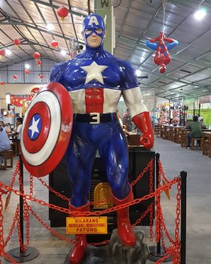 Tempat Nongkrong Asyik untuk Pecinta Action Figure, Makan Sambil ...