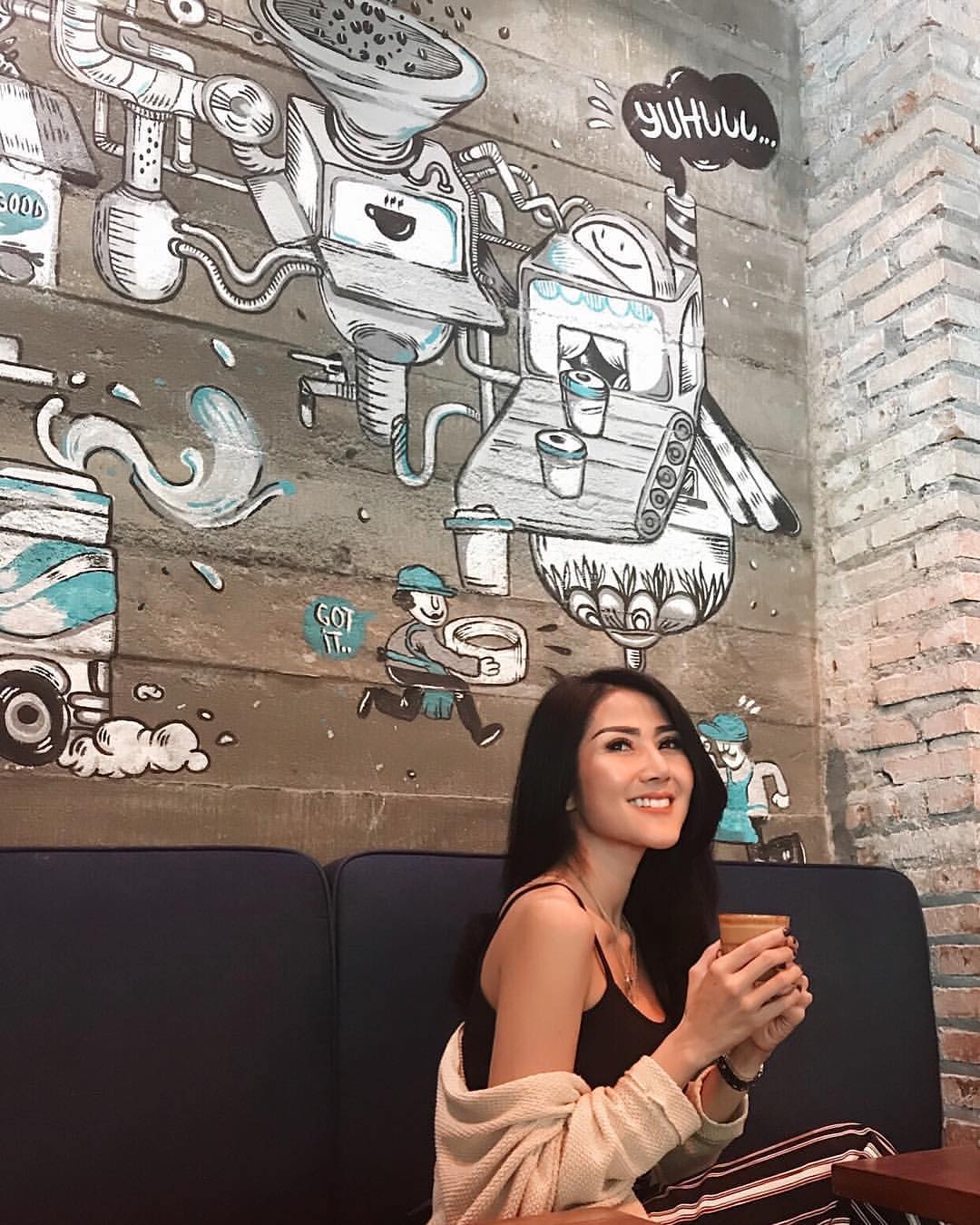 Kafe dengan Mural di Surabaya, Asyiknya Nongkrong di Tempat Instagenic ...