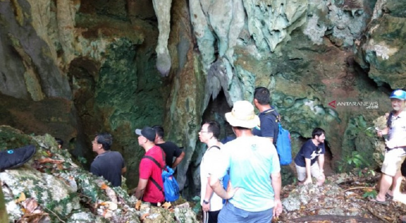 Deretan Goa di Raja Ampat, Buat Kamu yang Bosan Pantai, Yuk Merapat!