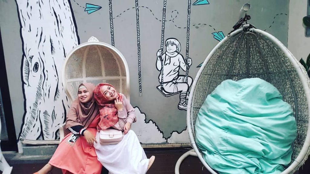 Kafe dengan Mural di Surabaya, Asyiknya Nongkrong di Tempat Instagenic ...