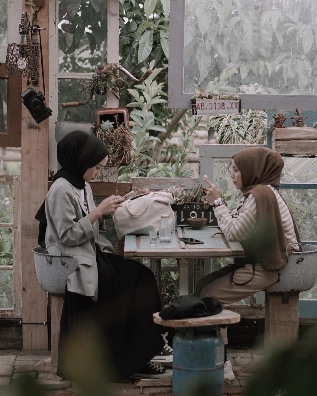 Kafe Tema Taman di Malang, Nongkrong Asyik dengan Udara Segar Kota Apel