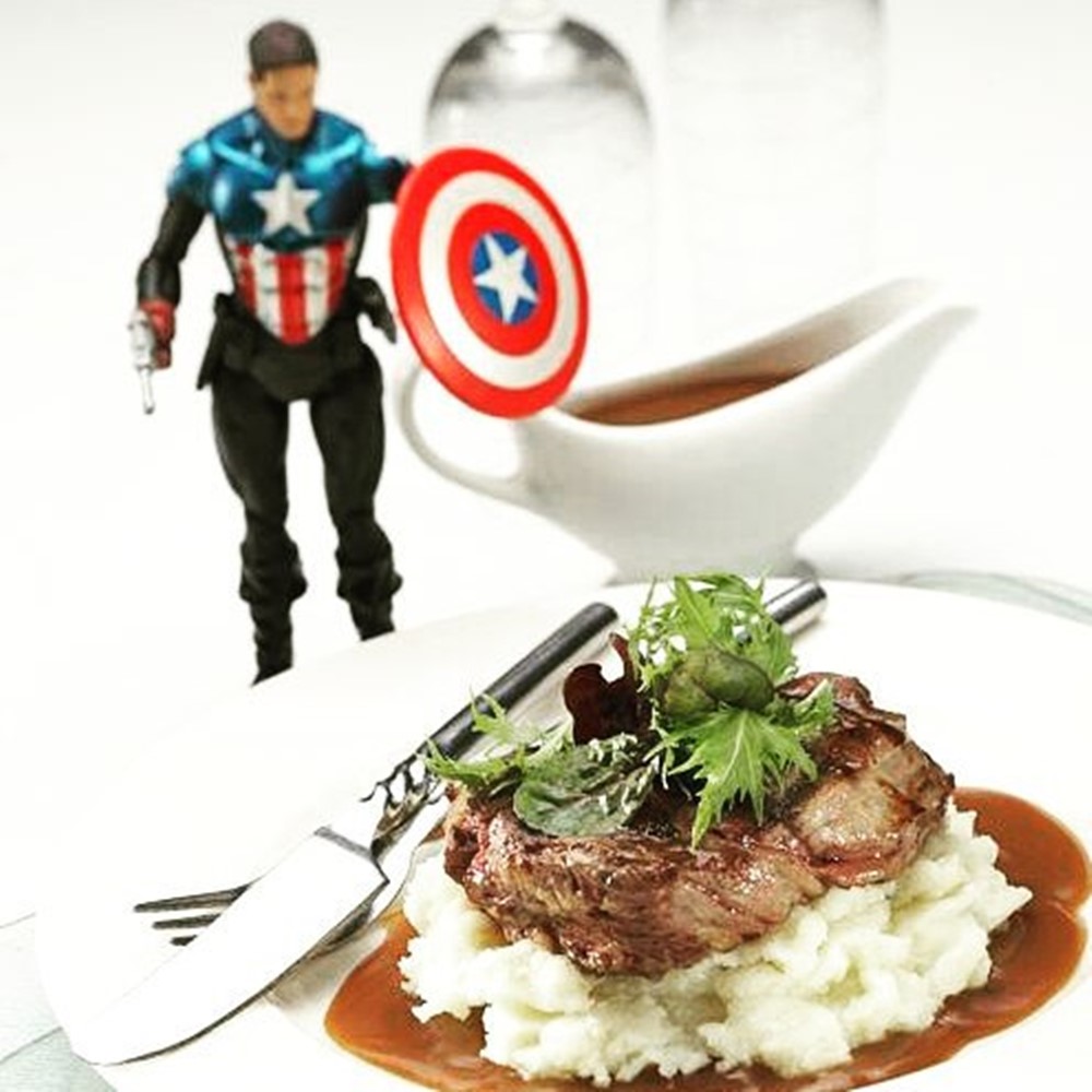 Tempat Nongkrong Asyik untuk Pecinta Action Figure, Makan Sambil ...